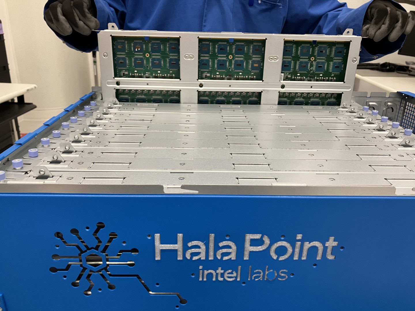 Intel unveils brain-based neural system for AI workloads